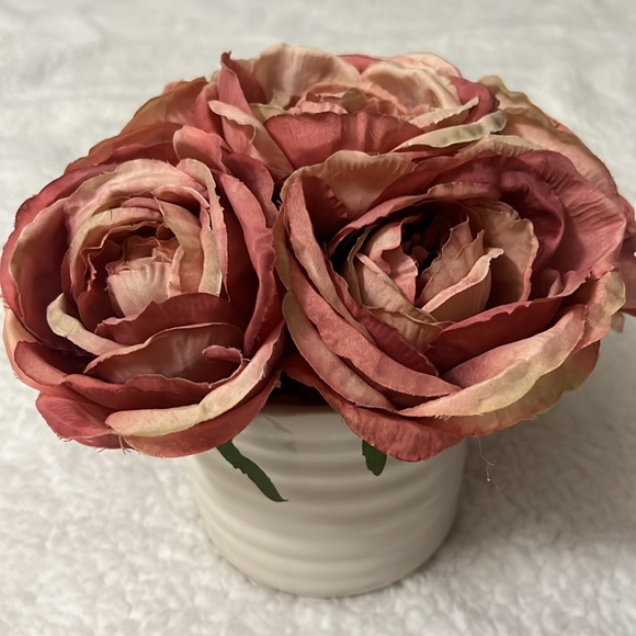 Accents | Nwot Artificial Silk Rose Flower Arrangement With Ceramic ...